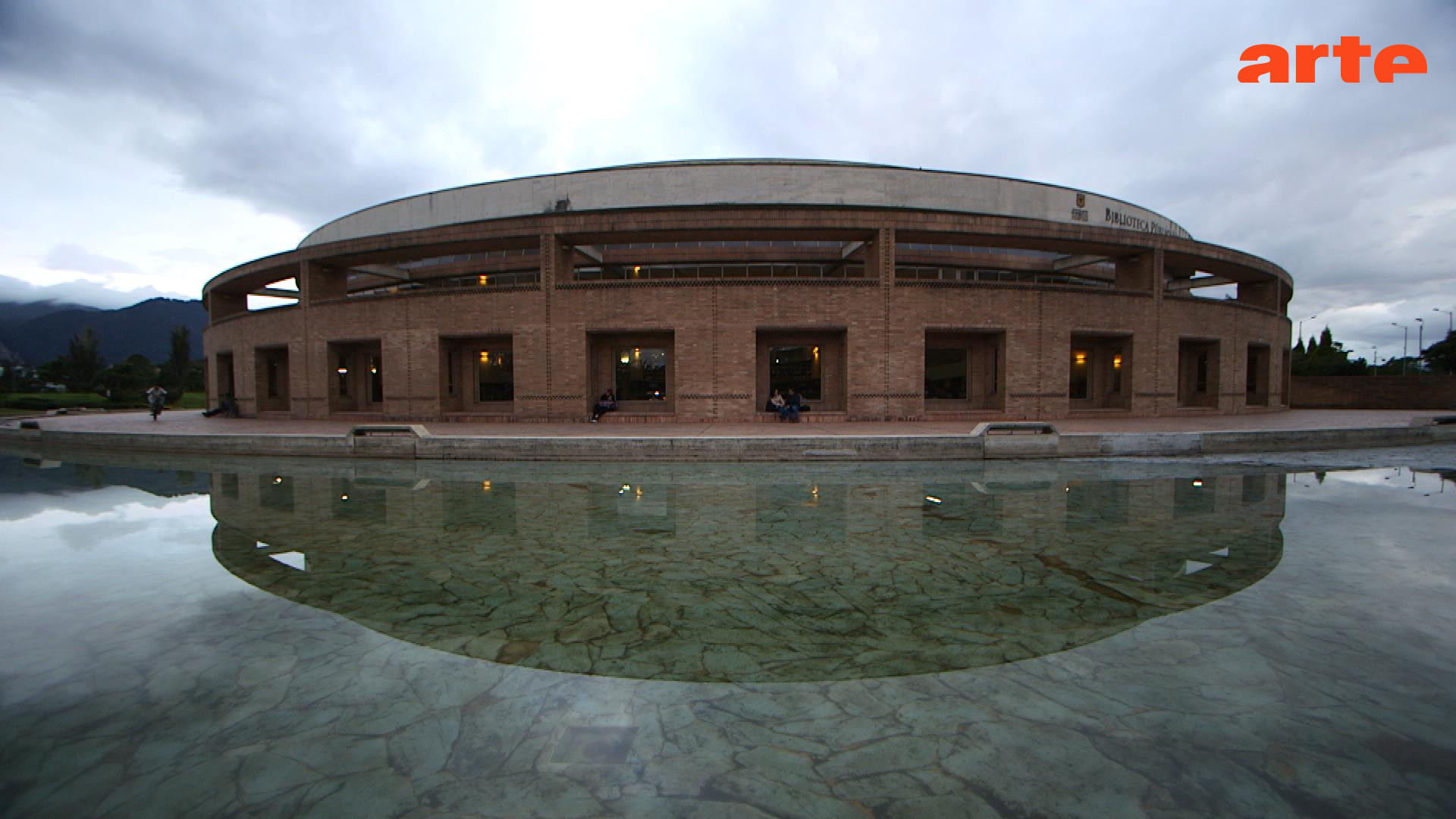 Rogelio Salmona, l’architecte qui a ouvert Bogota - Invitation au ...