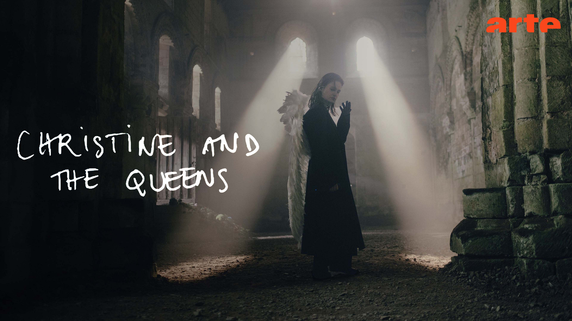 Christine and the Queens dans l'église Saint-Pierre de Thaon ...