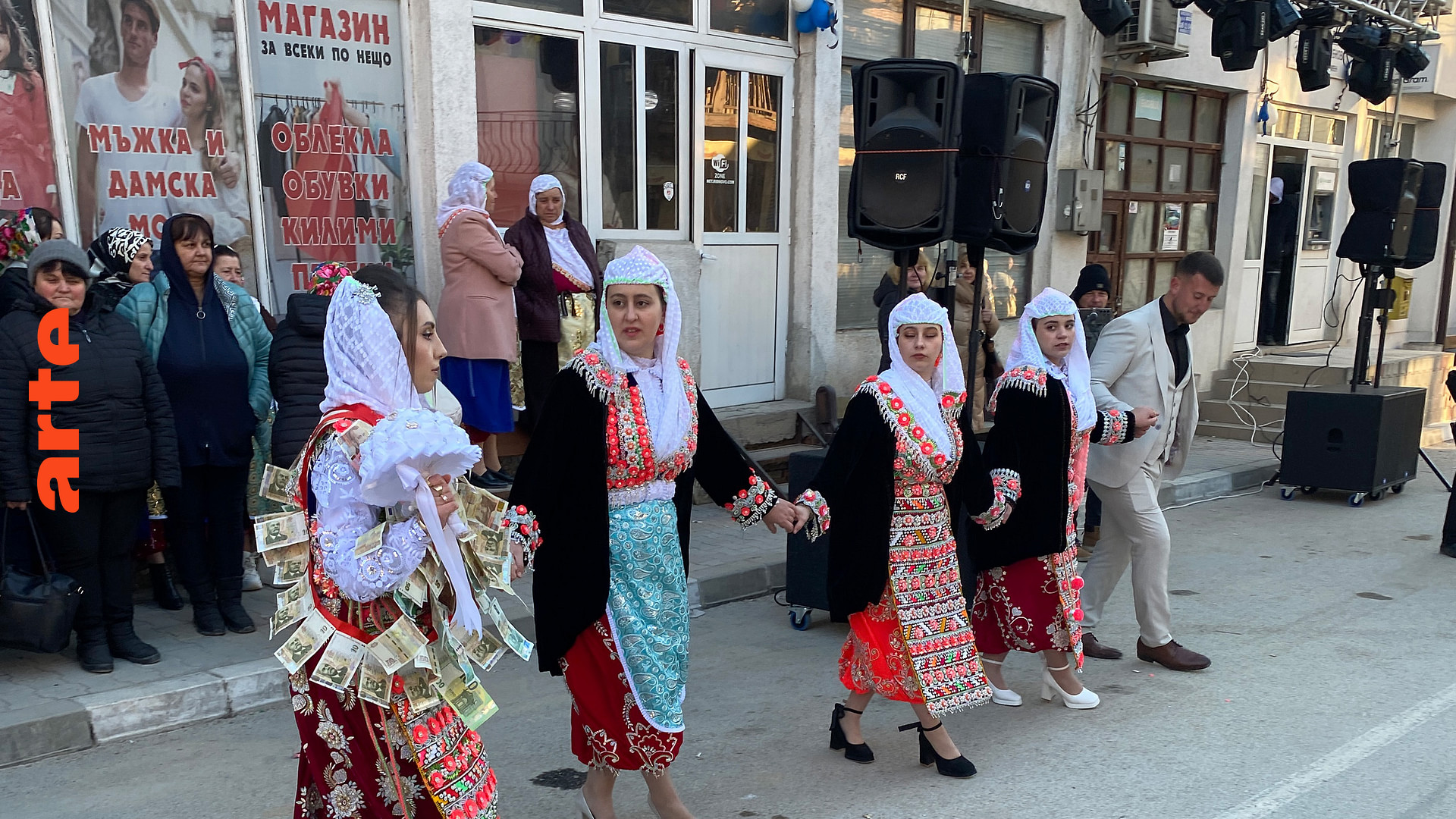 ARTE Regards - Le rite nuptial des Pomaks en Bulgarie - Regarder le ...
