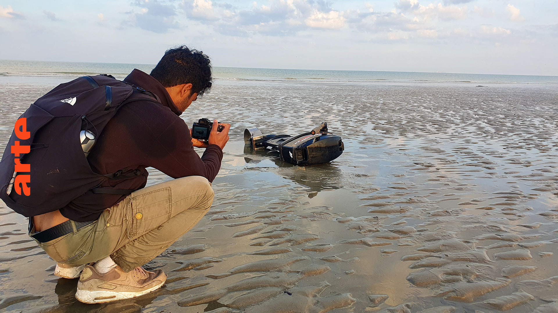 ARTE Reportage - An Afghan Refugee in Calais - Watch the full ...