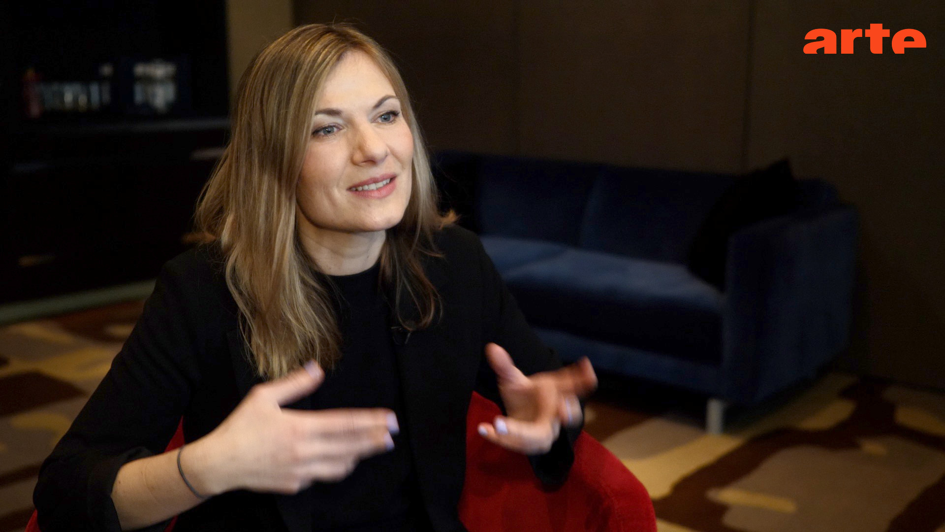 "Mit der Faust in die Welt schlagen" - Interview mit Constanze Klaue | ARTE